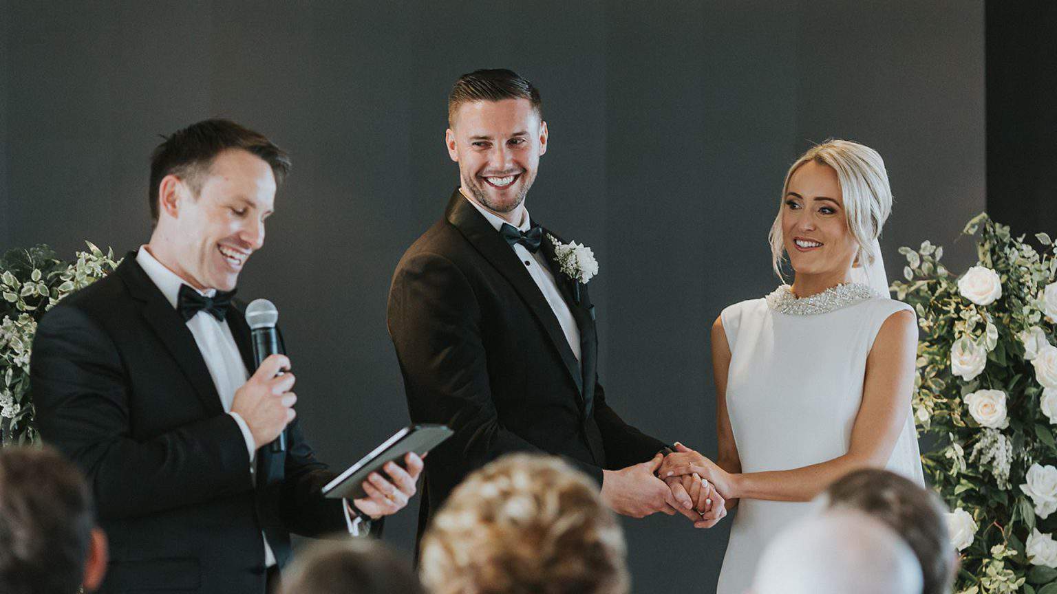 What Does a Wedding Officiant Do? - Officiant Helpdesk